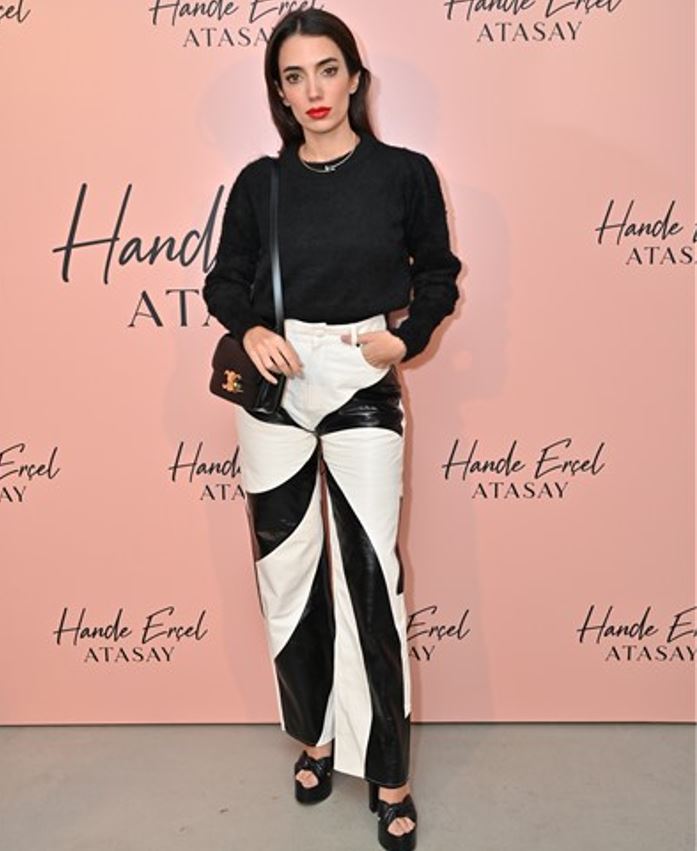Atasay’ın marka yüzü Hande Erçel oldu - Medya Tilkisi - Magazin ve Dizi ...